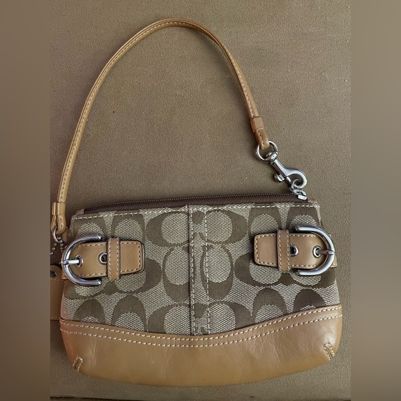 Coach | Bags | Coach Wristlet Vintage Signature C Pattern With Natural ...